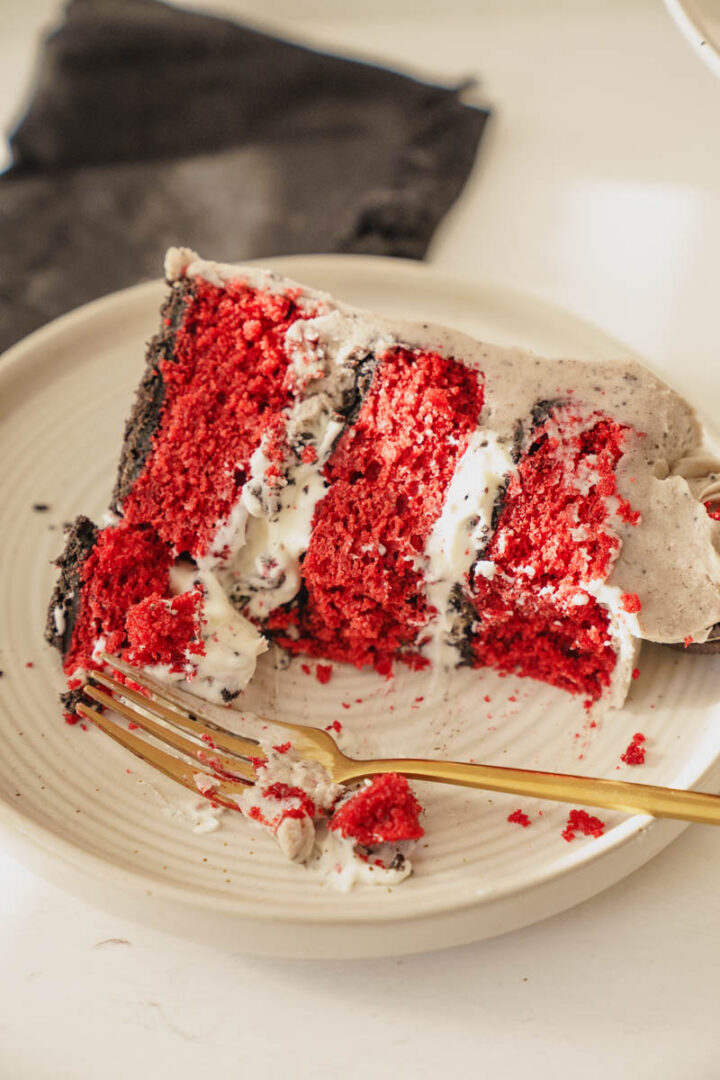 The Best Oreo Red Velvet Cake With Oreo Frosting - Cake Babe
