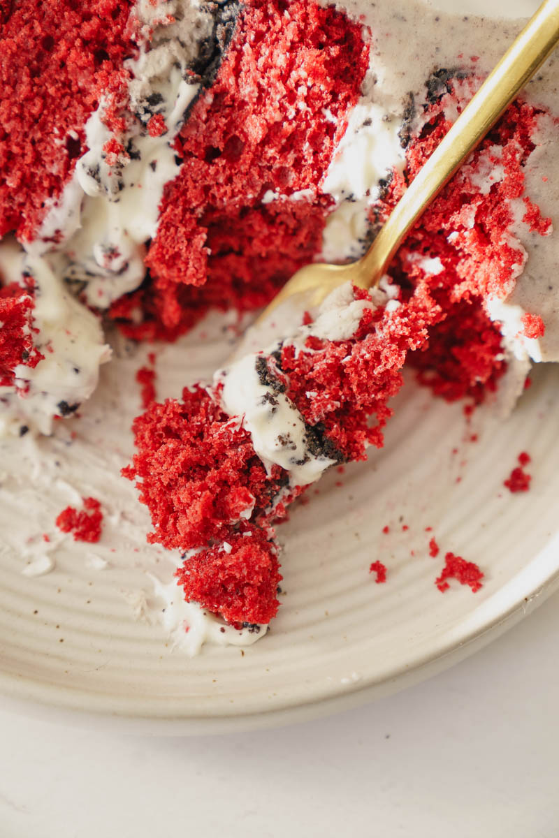 The Best Oreo Red Velvet Cake With Oreo Frosting - Cake Babe