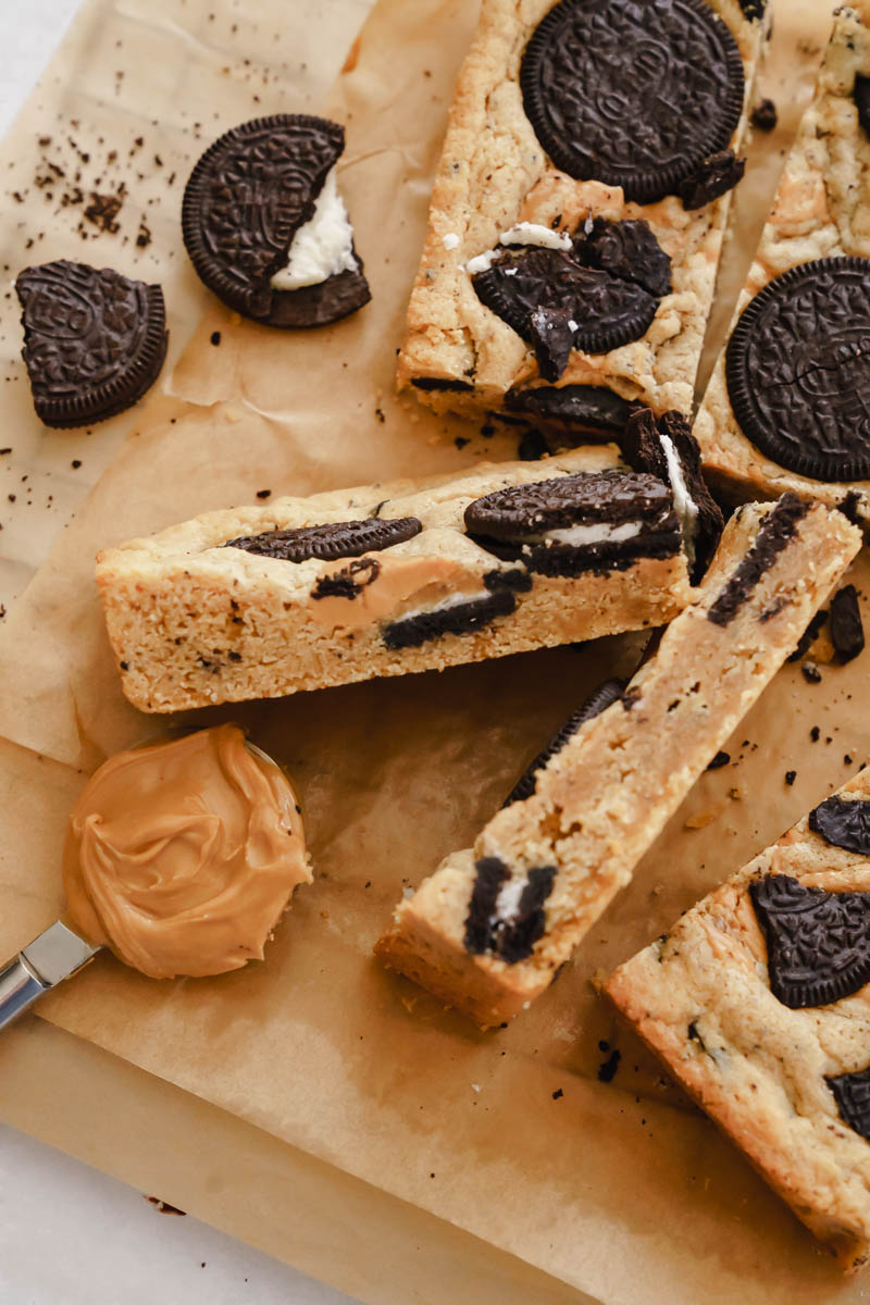 Easy One Bowl Peanut Butter Oreo Bars - Cake Babe