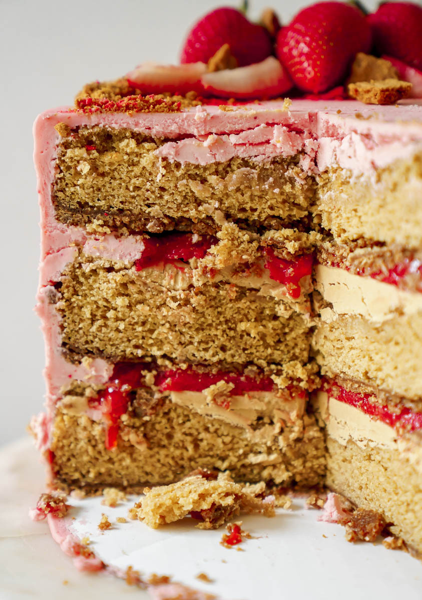 Crowd-Pleasing Strawberry Biscoff Cake - Cake Babe