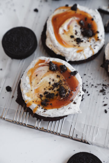 Frosted Caramel Oreo Cookies With Salted Caramel - Cake Babe Bakery