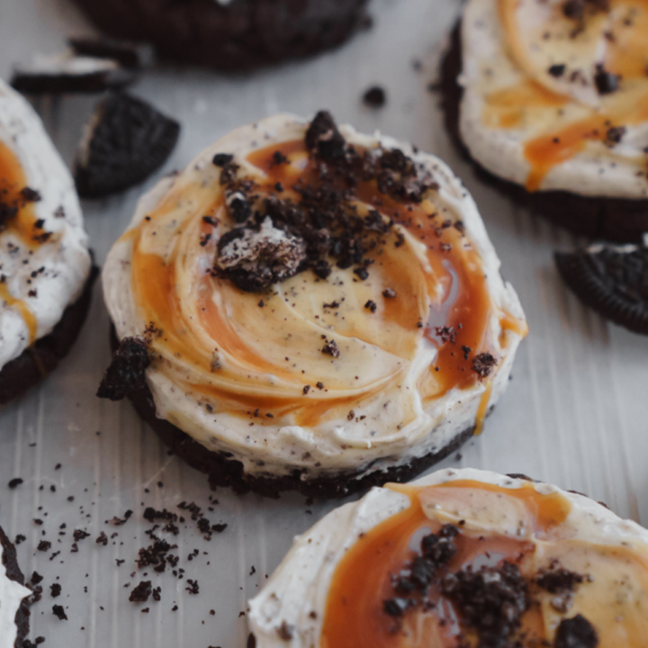 Frosted Caramel Oreo Cookies With Salted Caramel - Cake Babe Bakery